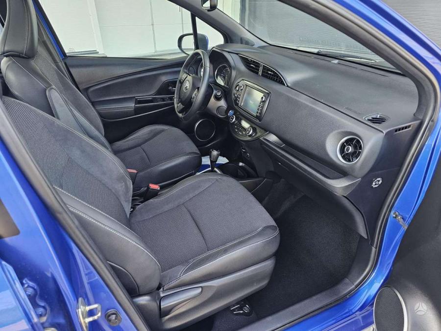 Zils Toyota Yaris 2017 Viļņa, ar dzinēja tilpumu 1.50 L un nobraukumu 121 tūkst. km par 11700 €, foto 18 vietnē AUTOMOTO.COM.LV