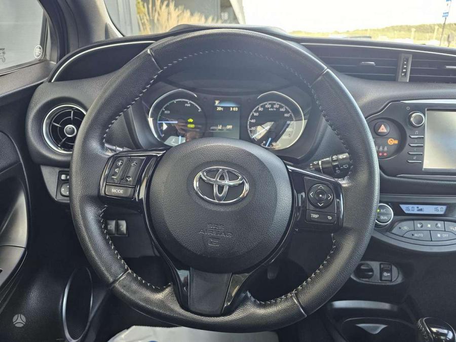 Zils Toyota Yaris 2017 Viļņa, ar dzinēja tilpumu 1.50 L un nobraukumu 121 tūkst. km par 11700 €, foto 23 vietnē AUTOMOTO.COM.LV