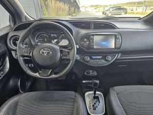 Zils Toyota Yaris 2017 Viļņa, ar dzinēja tilpumu 1.50 L un nobraukumu 121 tūkst. km par 11700 €, foto 24 vietnē AUTOMOTO.COM.LV