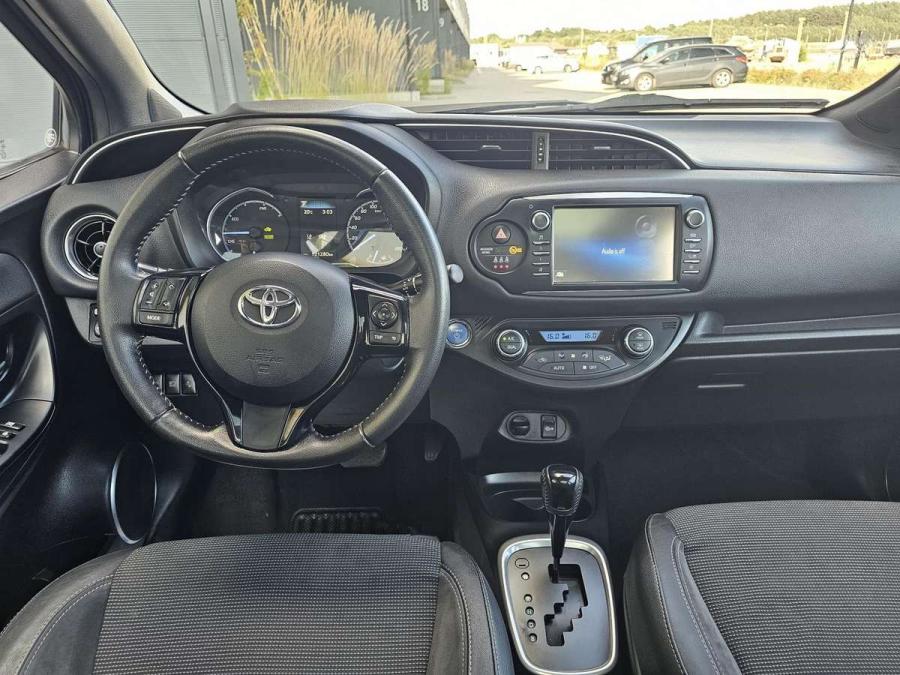 Zils Toyota Yaris 2017 Viļņa, ar dzinēja tilpumu 1.50 L un nobraukumu 121 tūkst. km par 11700 €, foto 24 vietnē AUTOMOTO.COM.LV