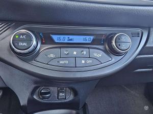 Zils Toyota Yaris 2017 Viļņa, ar dzinēja tilpumu 1.50 L un nobraukumu 121 tūkst. km par 11700 €, foto 27 vietnē AUTOMOTO.COM.LV