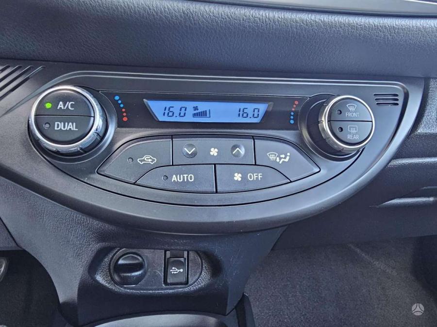 Zils Toyota Yaris 2017 Viļņa, ar dzinēja tilpumu 1.50 L un nobraukumu 121 tūkst. km par 11700 €, foto 27 vietnē AUTOMOTO.COM.LV