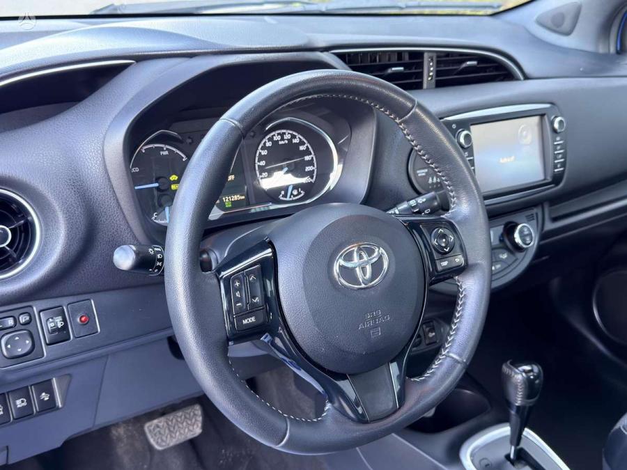 Blue Toyota Yaris 2017 in Vilnius, with an engine capacity of 1.50 L and mileage of 121 thousand km for 11700 €, photo 18 on AUTOMOTO.COM.LV