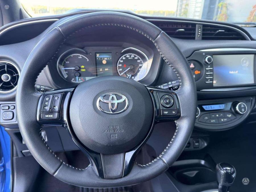 Zils Toyota Yaris 2017 Viļņa, ar dzinēja tilpumu 1.50 L un nobraukumu 121 tūkst. km par 11700 €, foto 28 vietnē AUTOMOTO.COM.LV