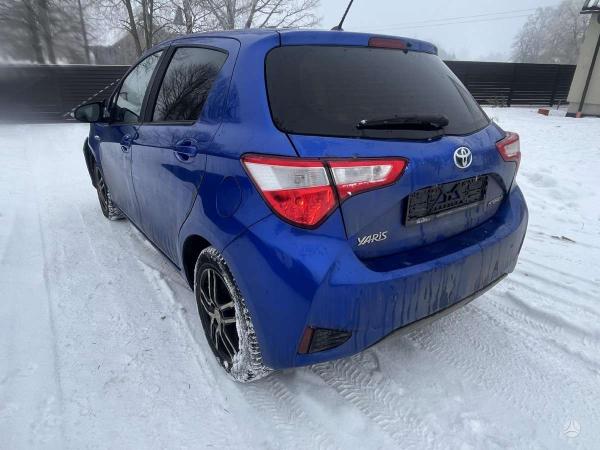 Zils Toyota Yaris 2018 Kauņa, ar dzinēja tilpumu 1.50 L un nobraukumu 177 tūkst. km par 6200 €, foto 3 vietnē AUTOMOTO.COM.LV