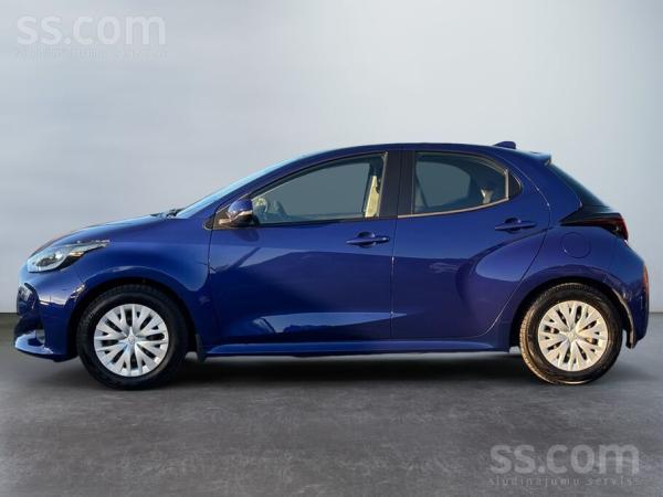 Blue Toyota Yaris 2021 in Riga, with an engine capacity of 1.50 L and mileage of 102 thousand km for 12460 €, photo 2 on AUTOMOTO.COM.LV
