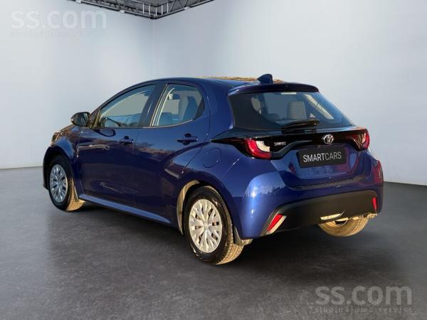 Blue Toyota Yaris 2021 in Riga, with an engine capacity of 1.50 L and mileage of 102 thousand km for 12460 €, photo 3 on AUTOMOTO.COM.LV