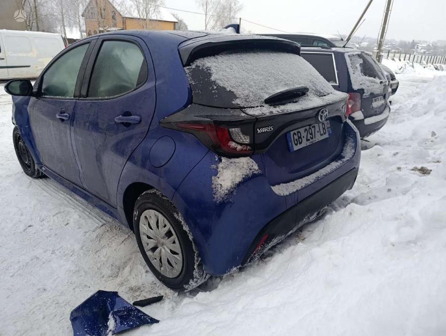 Zils Toyota Yaris 2021 Viļņa, ar dzinēja tilpumu 1.49 L un nobraukumu 69 tūkst. km par 6050 €, foto 5 vietnē AUTOMOTO.COM.LV