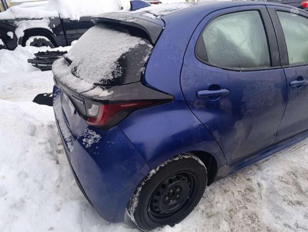 Blue Toyota Yaris 2021 in Vilnius, with an engine capacity of 1.49 L and mileage of 69 thousand km for 6050 €, photo 6 on AUTOMOTO.COM.LV