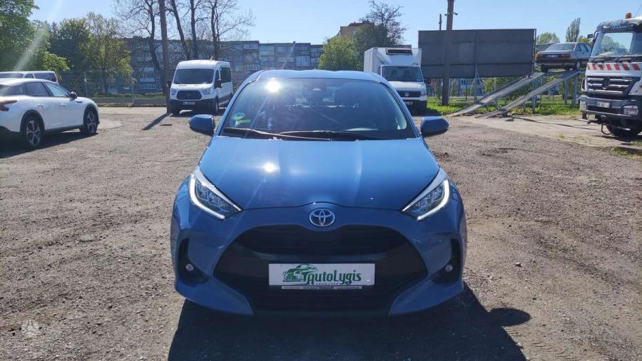 Blue Toyota Yaris 2021 in Klaipeda, with an engine capacity of 1.49 L and mileage of 123 thousand km for 13350 €, photo 4 on AUTOMOTO.COM.LV