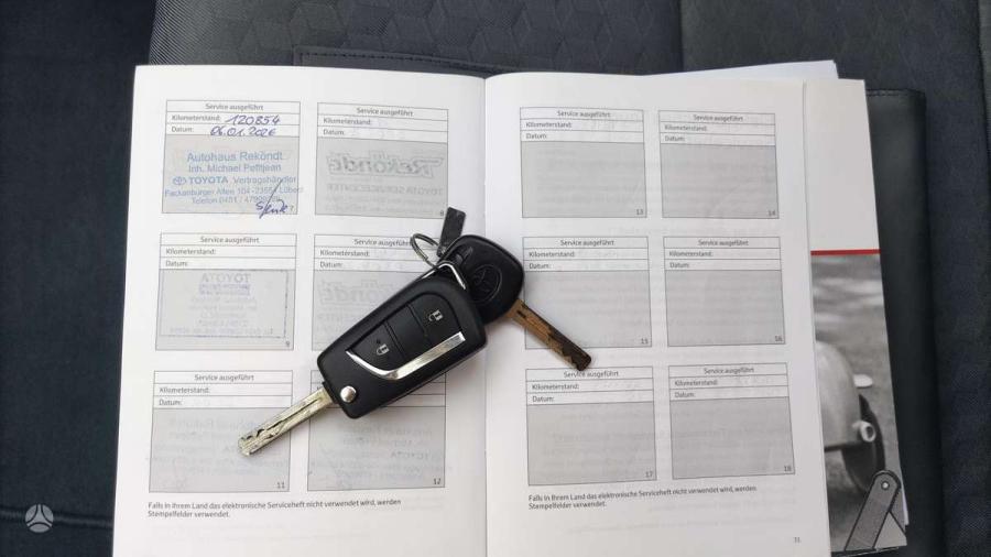 Blue Toyota Yaris 2021 in Klaipeda, with an engine capacity of 1.49 L and mileage of 123 thousand km for 13350 €, photo 19 on AUTOMOTO.COM.LV