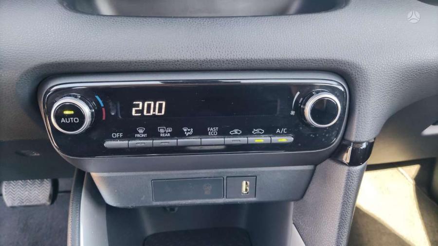 Blue Toyota Yaris 2021 in Klaipeda, with an engine capacity of 1.49 L and mileage of 123 thousand km for 13350 €, photo 23 on AUTOMOTO.COM.LV