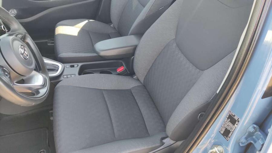 Blue Toyota Yaris 2021 in Klaipeda, with an engine capacity of 1.49 L and mileage of 123 thousand km for 13350 €, photo 25 on AUTOMOTO.COM.LV