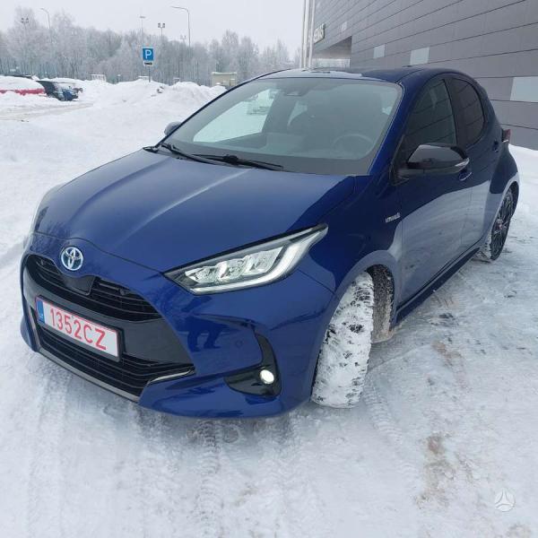 Zils Toyota Yaris 2022 Šauļi, ar dzinēja tilpumu 1.49 L un nobraukumu 37 tūkst. km par 14350 €, foto 1 vietnē AUTOMOTO.COM.LV