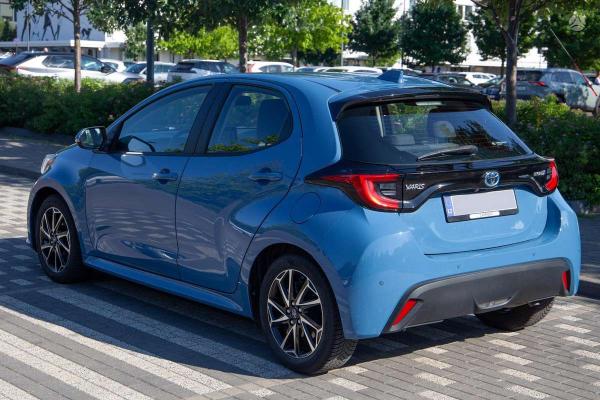 Blue Toyota Yaris 2022 in Vilnius, with an engine capacity of 1.49 L and mileage of 48 thousand km for 14950 €, photo 3 on AUTOMOTO.COM.LV