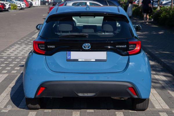 Blue Toyota Yaris 2022 in Vilnius, with an engine capacity of 1.49 L and mileage of 48 thousand km for 14950 €, photo 4 on AUTOMOTO.COM.LV