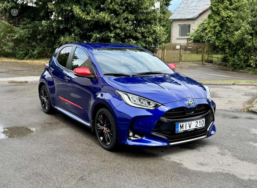Blue Toyota Yaris 2022 in Kaunas, with an engine capacity of 1.49 L and mileage of 41 thousand km for 18999 €, photo 3 on AUTOMOTO.COM.LV