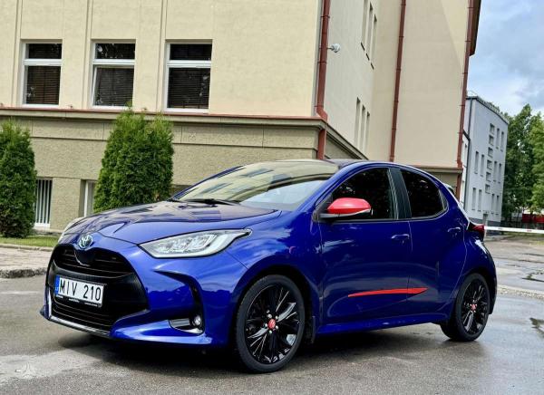 Zils Toyota Yaris 2022 Kauņa, ar dzinēja tilpumu 1.49 L un nobraukumu 41 tūkst. km par 18999 €, foto 3 vietnē AUTOMOTO.COM.LV
