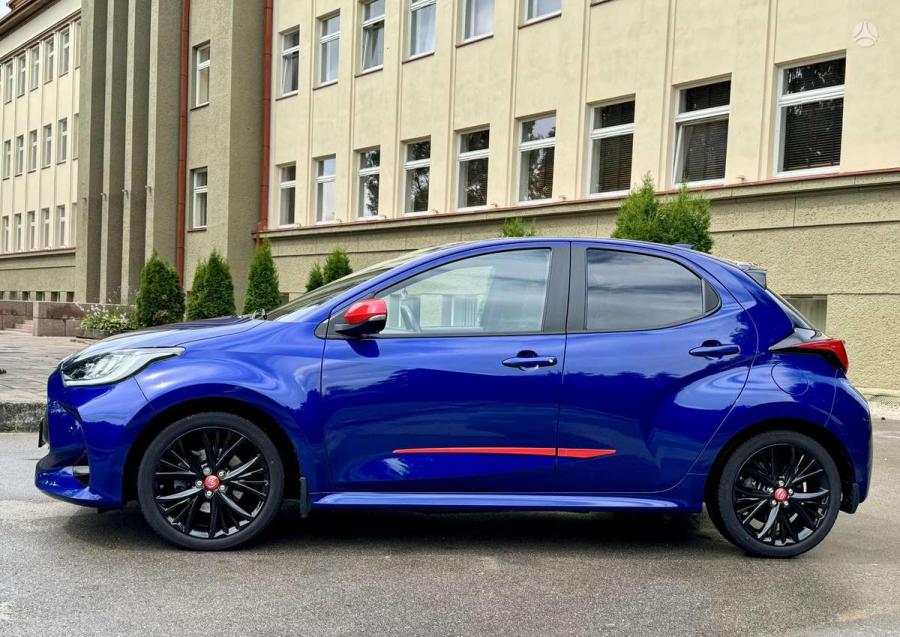 Blue Toyota Yaris 2022 in Kaunas, with an engine capacity of 1.49 L and mileage of 41 thousand km for 18999 €, photo 5 on AUTOMOTO.COM.LV