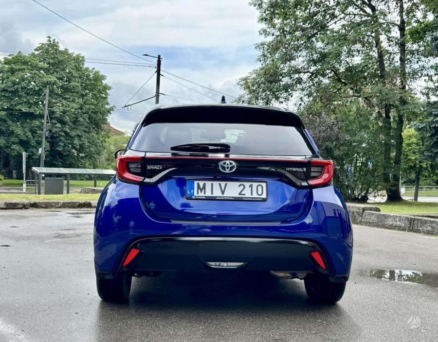 Blue Toyota Yaris 2022 in Kaunas, with an engine capacity of 1.49 L and mileage of 41 thousand km for 18999 €, photo 7 on AUTOMOTO.COM.LV