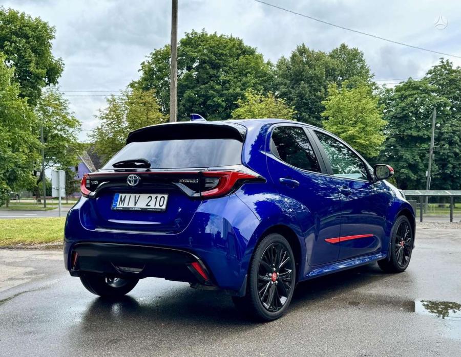 Blue Toyota Yaris 2022 in Kaunas, with an engine capacity of 1.49 L and mileage of 41 thousand km for 18999 €, photo 8 on AUTOMOTO.COM.LV