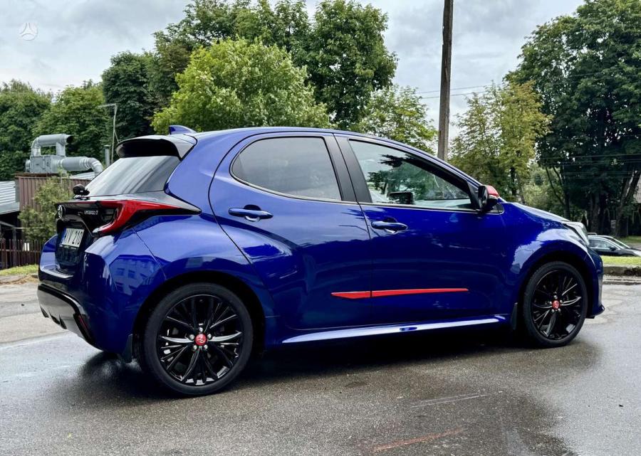 Blue Toyota Yaris 2022 in Kaunas, with an engine capacity of 1.49 L and mileage of 41 thousand km for 18999 €, photo 9 on AUTOMOTO.COM.LV