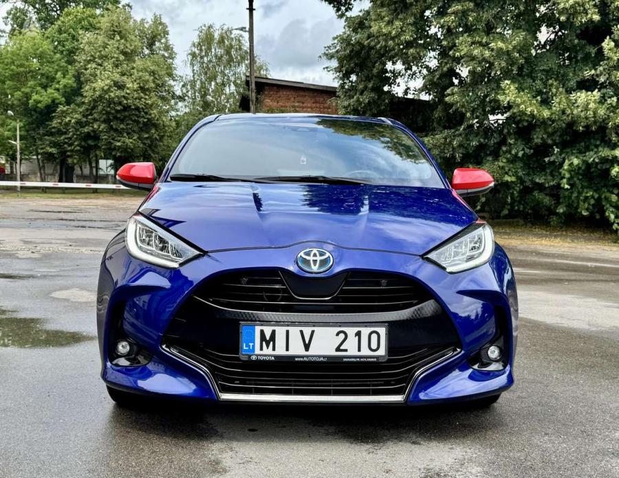 Blue Toyota Yaris 2022 in Kaunas, with an engine capacity of 1.49 L and mileage of 41 thousand km for 18999 €, photo 12 on AUTOMOTO.COM.LV