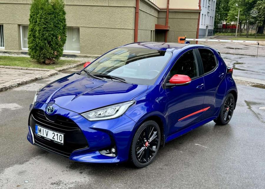 Blue Toyota Yaris 2022 in Kaunas, with an engine capacity of 1.49 L and mileage of 41 thousand km for 18999 €, photo 13 on AUTOMOTO.COM.LV