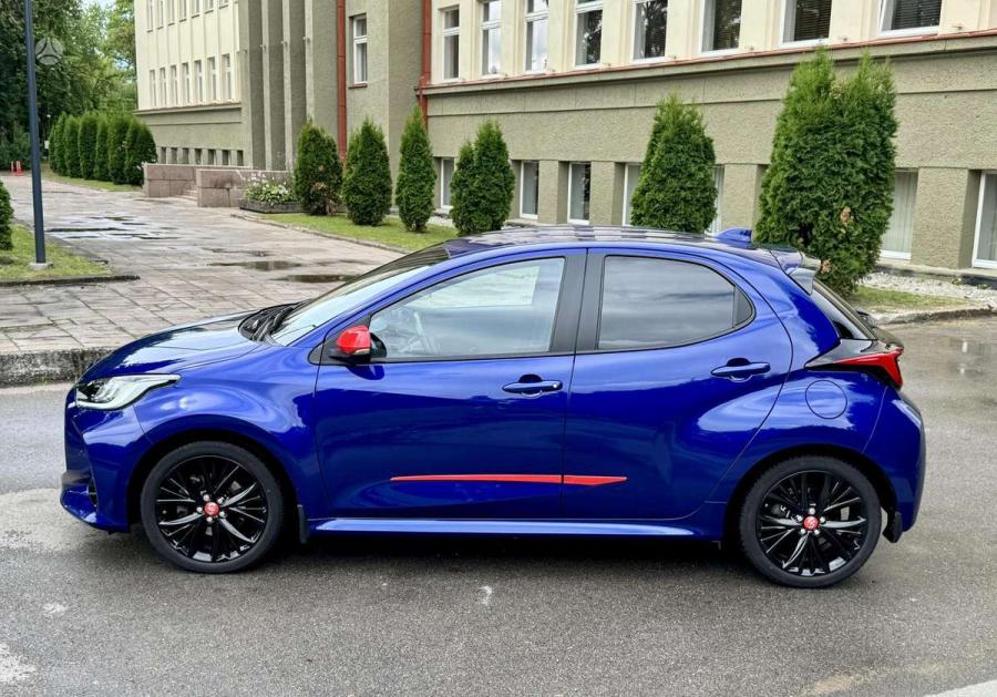 Blue Toyota Yaris 2022 in Kaunas, with an engine capacity of 1.49 L and mileage of 41 thousand km for 18999 €, photo 14 on AUTOMOTO.COM.LV