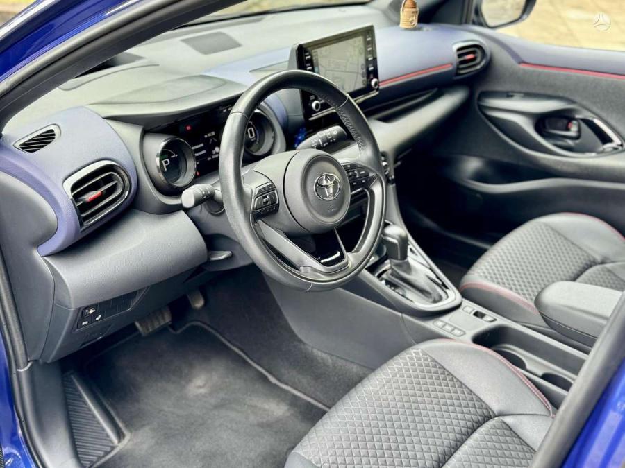 Blue Toyota Yaris 2022 in Kaunas, with an engine capacity of 1.49 L and mileage of 41 thousand km for 18999 €, photo 15 on AUTOMOTO.COM.LV