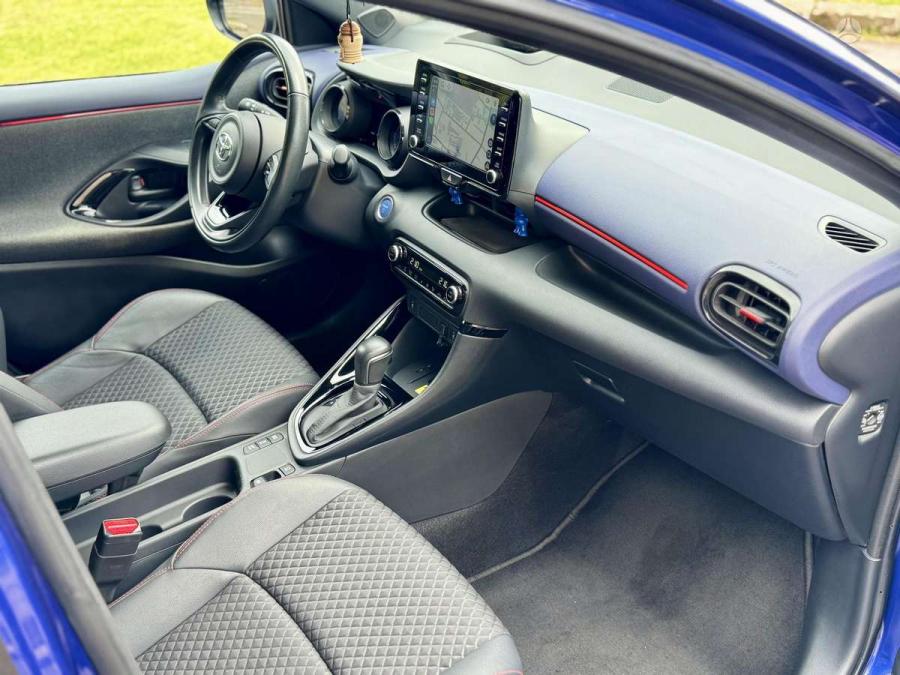 Blue Toyota Yaris 2022 in Kaunas, with an engine capacity of 1.49 L and mileage of 41 thousand km for 18999 €, photo 17 on AUTOMOTO.COM.LV