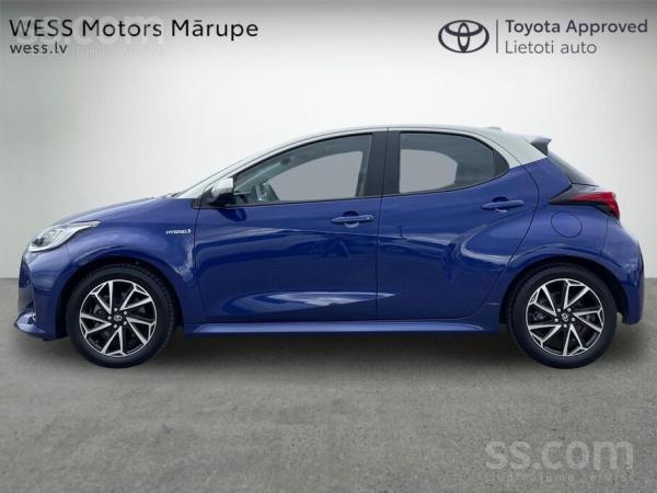 Blue Toyota Yaris 2022 in Riga, with an engine capacity of 1.50 L and mileage of 29 thousand km for 18990 €, photo 3 on AUTOMOTO.COM.LV