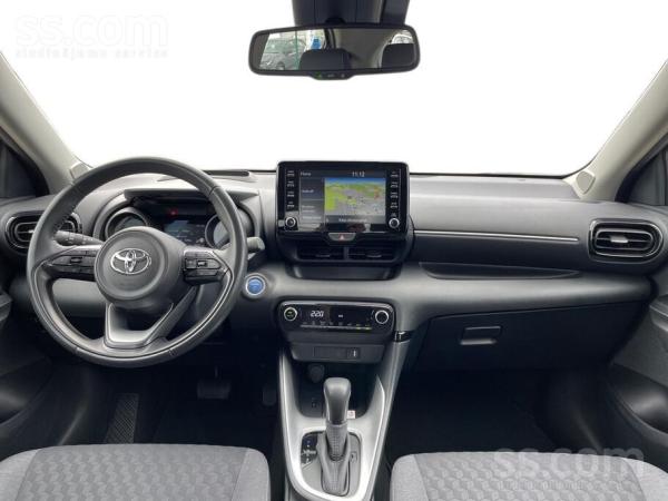 Blue Toyota Yaris 2022 in Riga, with an engine capacity of 1.50 L and mileage of 29 thousand km for 18990 €, photo 8 on AUTOMOTO.COM.LV