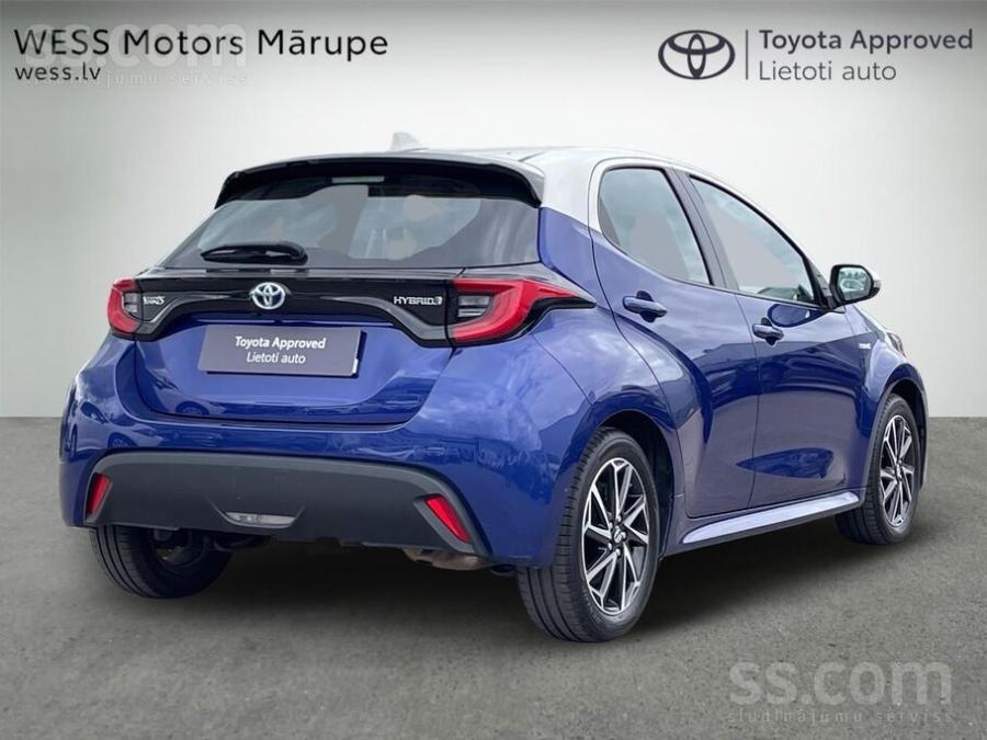Blue Toyota Yaris 2022 in Riga, with an engine capacity of 1.50 L and mileage of 29 thousand km for 18990 €, photo 3 on AUTOMOTO.COM.LV