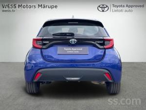 Blue Toyota Yaris 2022 in Riga, with an engine capacity of 1.50 L and mileage of 29 thousand km for 18990 €, photo 5 on AUTOMOTO.COM.LV