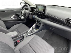 Blue Toyota Yaris 2022 in Riga, with an engine capacity of 1.50 L and mileage of 29 thousand km for 18990 €, photo 7 on AUTOMOTO.COM.LV