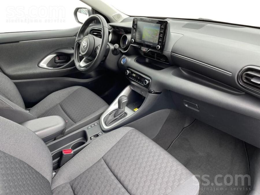 Blue Toyota Yaris 2022 in Riga, with an engine capacity of 1.50 L and mileage of 29 thousand km for 18990 €, photo 7 on AUTOMOTO.COM.LV