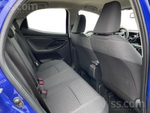 Blue Toyota Yaris 2022 in Riga, with an engine capacity of 1.50 L and mileage of 29 thousand km for 18990 €, photo 8 on AUTOMOTO.COM.LV