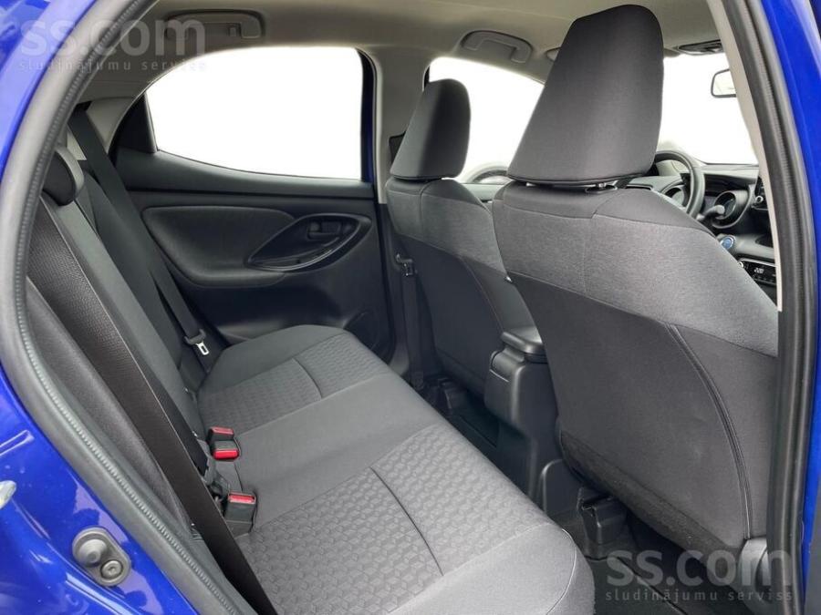 Blue Toyota Yaris 2022 in Riga, with an engine capacity of 1.50 L and mileage of 29 thousand km for 18990 €, photo 8 on AUTOMOTO.COM.LV