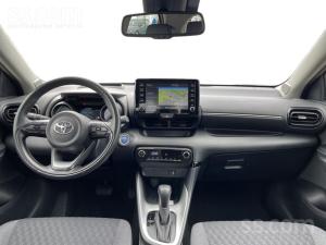 Blue Toyota Yaris 2022 in Riga, with an engine capacity of 1.50 L and mileage of 29 thousand km for 18990 €, photo 9 on AUTOMOTO.COM.LV