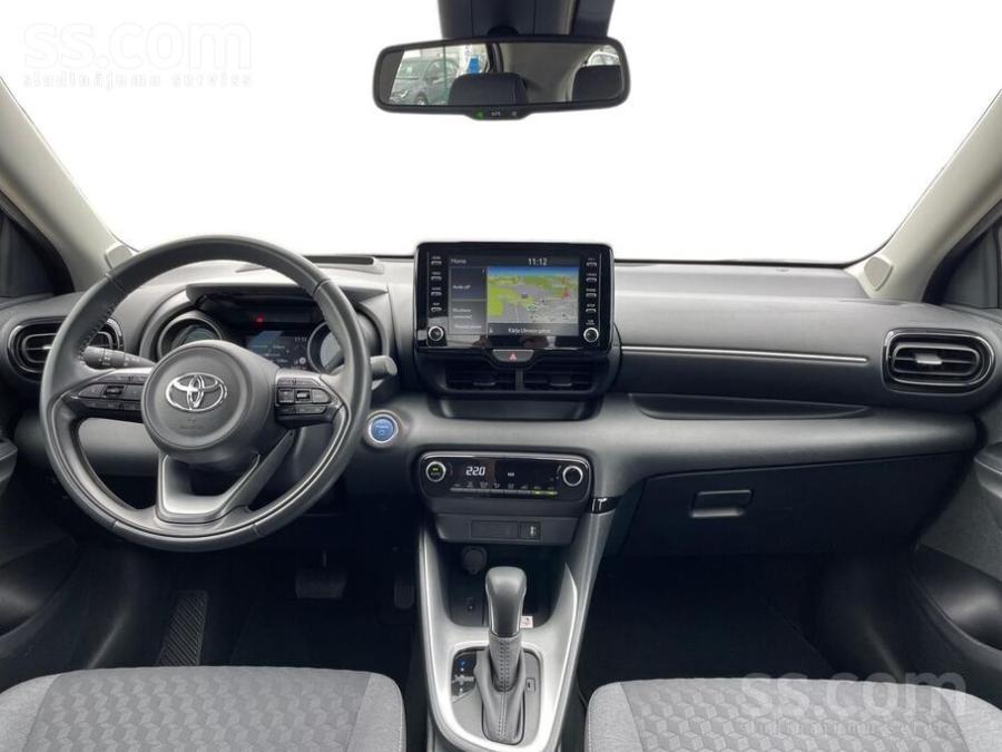 Blue Toyota Yaris 2022 in Riga, with an engine capacity of 1.50 L and mileage of 29 thousand km for 18990 €, photo 9 on AUTOMOTO.COM.LV