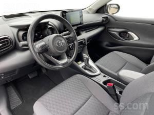 Blue Toyota Yaris 2022 in Riga, with an engine capacity of 1.50 L and mileage of 29 thousand km for 18990 €, photo 12 on AUTOMOTO.COM.LV