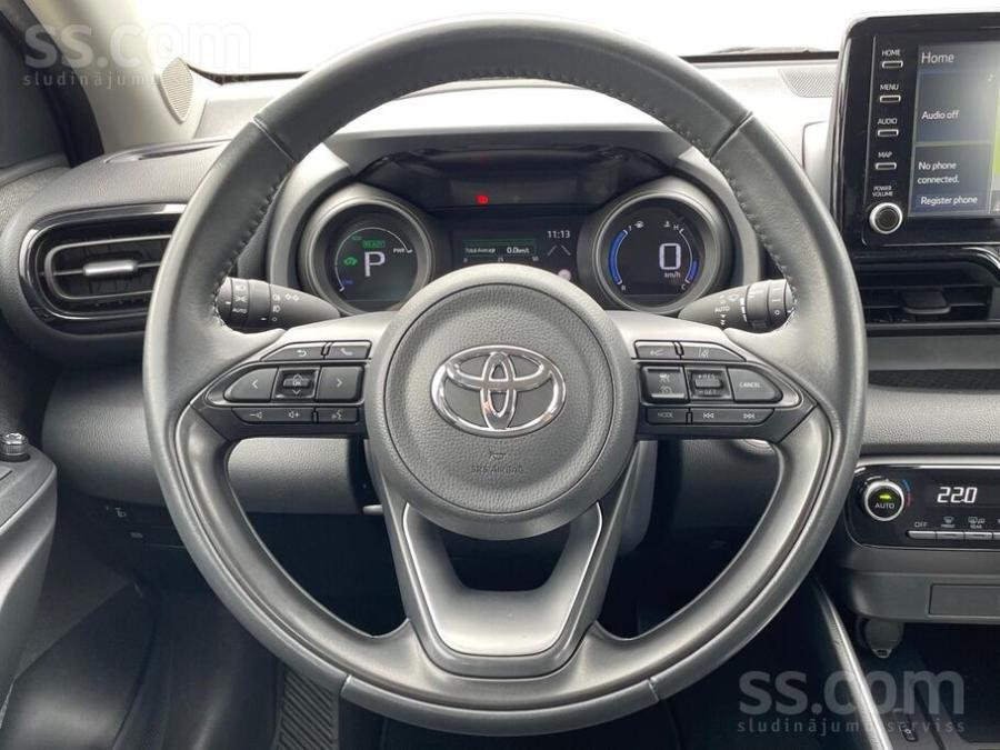 Blue Toyota Yaris 2022 in Riga, with an engine capacity of 1.50 L and mileage of 29 thousand km for 18990 €, photo 13 on AUTOMOTO.COM.LV