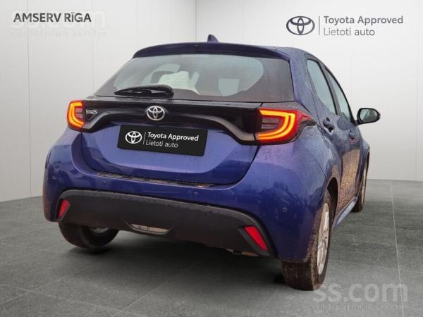 Zils Toyota Yaris 2023 Rīga, ar dzinēja tilpumu 1.50 L un nobraukumu 60 tūkst. km par 16400 €, foto 2 vietnē AUTOMOTO.COM.LV