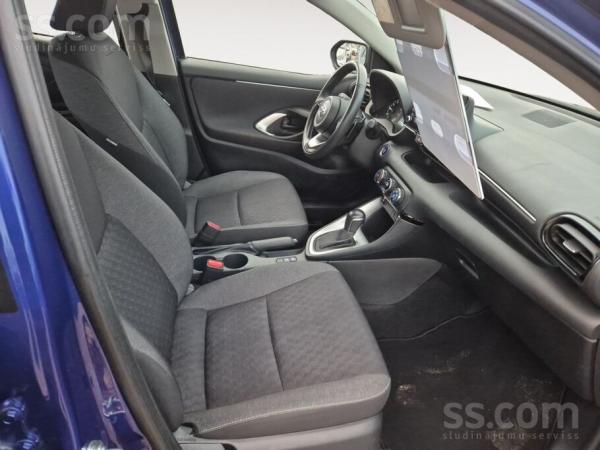 Zils Toyota Yaris 2023 Rīga, ar dzinēja tilpumu 1.50 L un nobraukumu 60 tūkst. km par 16400 €, foto 6 vietnē AUTOMOTO.COM.LV