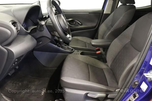 Zils Toyota Yaris 2024 Tallina, ar dzinēja tilpumu 1.49 L un nobraukumu 38 tūkst. km par 21350 €, foto 11 vietnē AUTOMOTO.COM.LV