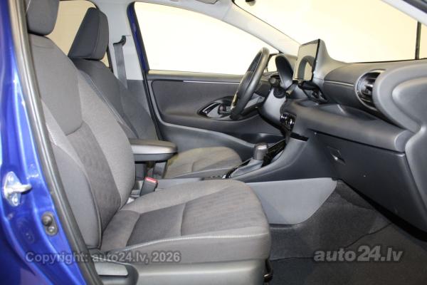 Zils Toyota Yaris 2024 Tallina, ar dzinēja tilpumu 1.50 L un nobraukumu 39 tūkst. km par 21390 €, foto 6 vietnē AUTOMOTO.COM.LV