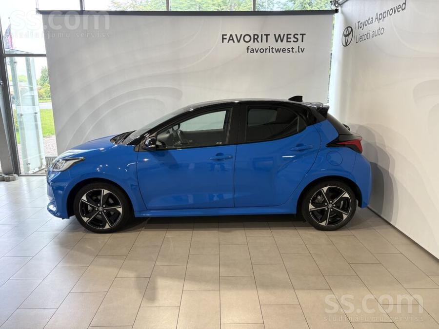 Zils Toyota Yaris 2024 Ventspils, ar dzinēja tilpumu 1.50 L un nobraukumu 17 tūkst. km par 23490 €, foto 3 vietnē AUTOMOTO.COM.LV