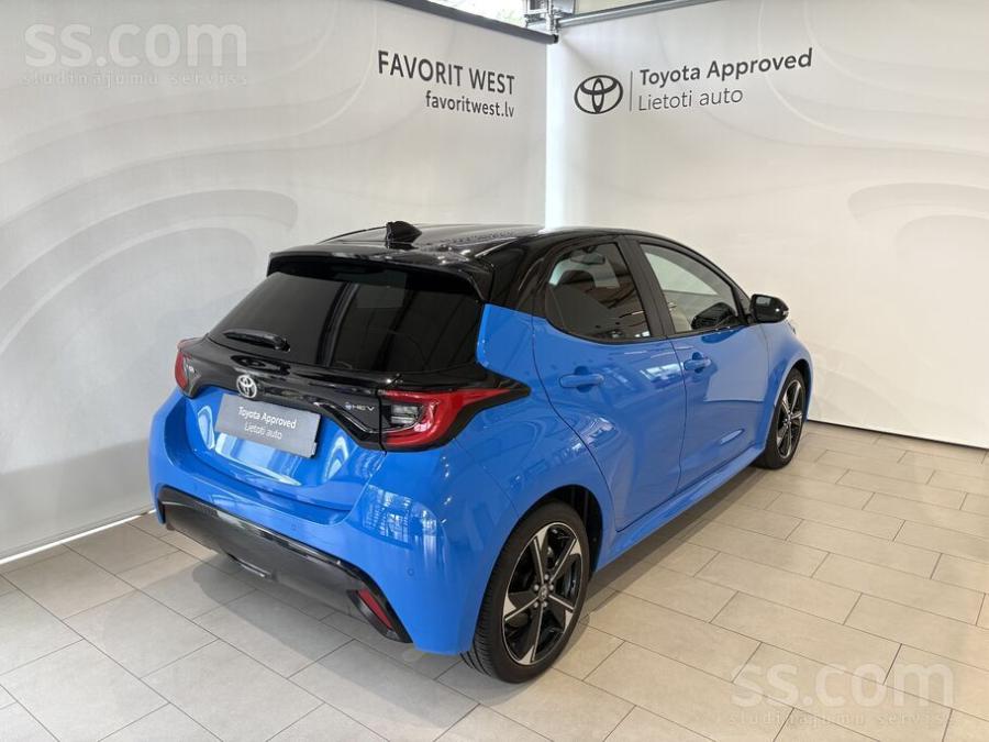 Zils Toyota Yaris 2024 Ventspils, ar dzinēja tilpumu 1.50 L un nobraukumu 17 tūkst. km par 23490 €, foto 5 vietnē AUTOMOTO.COM.LV