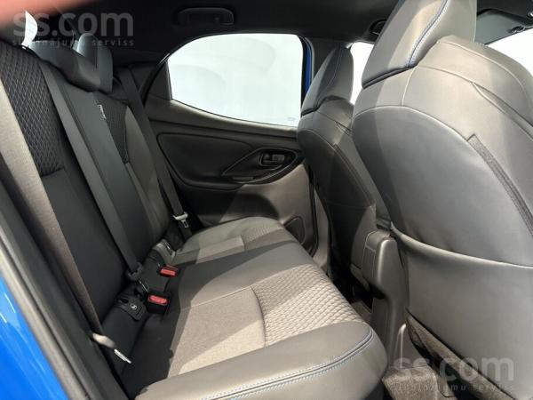 Zils Toyota Yaris 2024 Ventspils, ar dzinēja tilpumu 1.50 L un nobraukumu 17 tūkst. km par 23490 €, foto 8 vietnē AUTOMOTO.COM.LV
